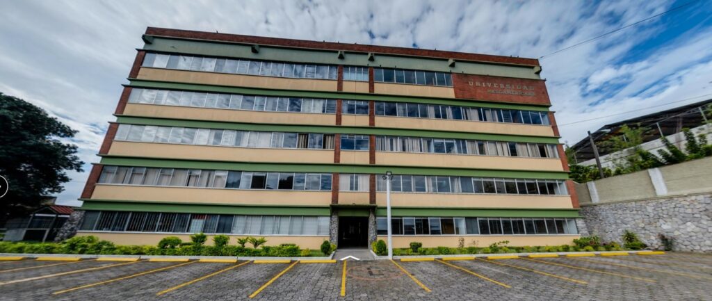 NUESTRAS CARRERAS - UMES Verapaz